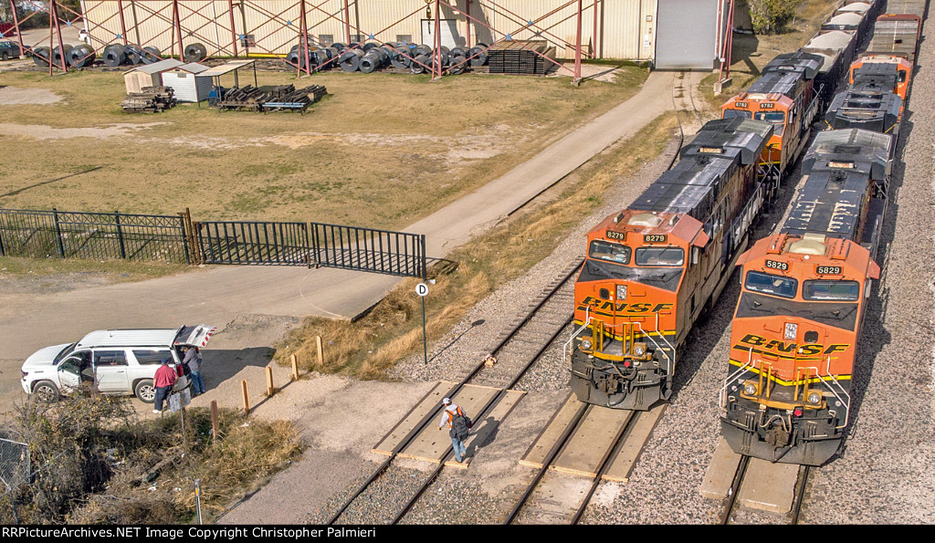 BNSF 8279 and BNSF 5829